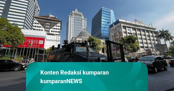 Suasana di Depan Gedung MK Jelang Putusan Sistem Pemilu | kumparan.com Suasana di Depan Gedung MK Jelang Putusan Sistem Pemilu | kumparan.com